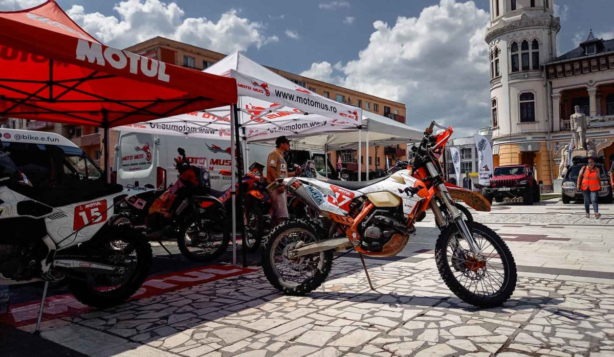 KTM 500 EXC Rally Ultralight – The Rolling Hobo